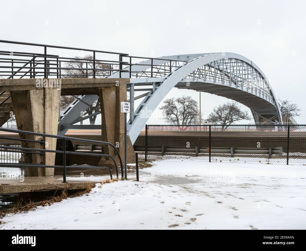 North Avenue Passarelle bridge Stock Photo - Alamy