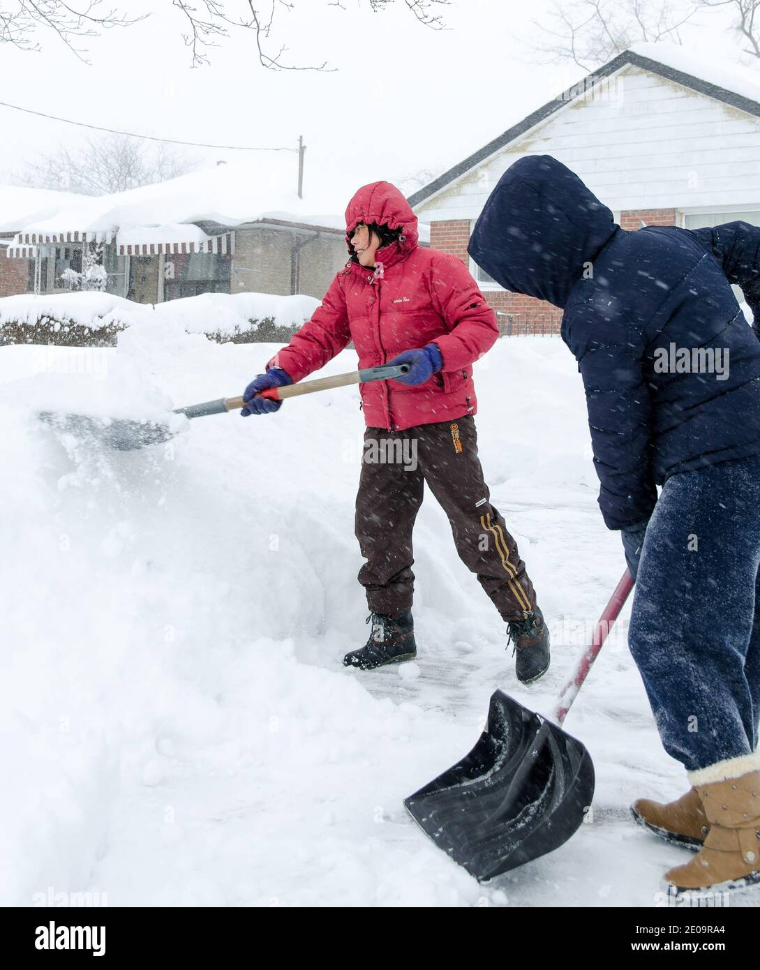 Blizzard snow snowstorm hi-res stock photography and images - Alamy