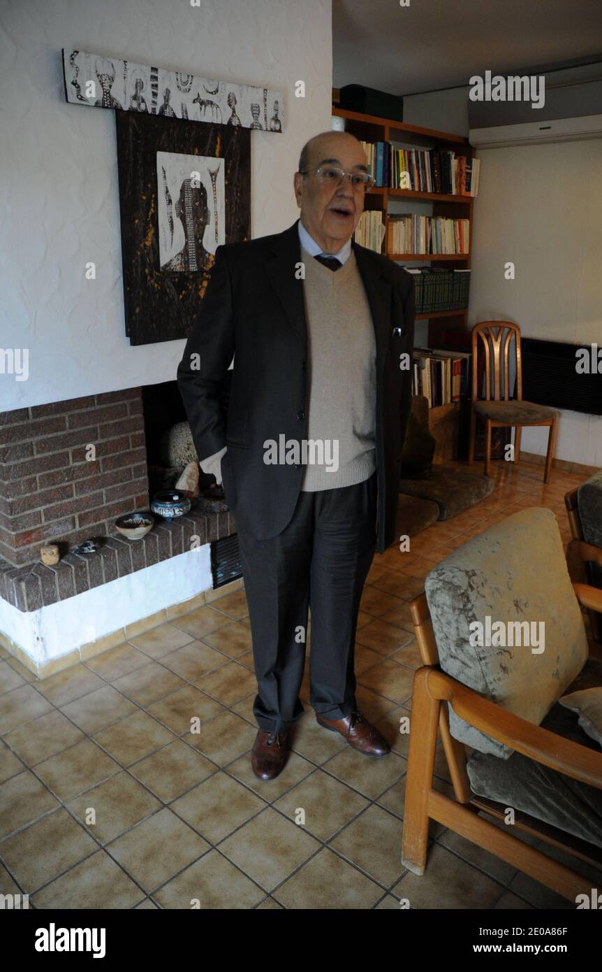 Former Algerian Prime Minister and writer Redha Malek is pictured during an interview in Alger ...