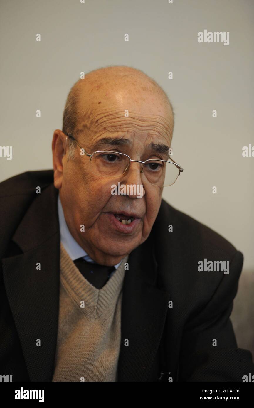 Former Algerian Prime Minister and writer Redha Malek is pictured during an interview in Alger ...