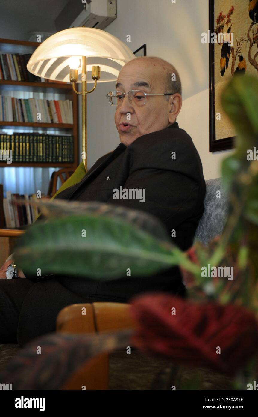 Former Algerian Prime Minister and writer Redha Malek is pictured during an interview in Alger ...