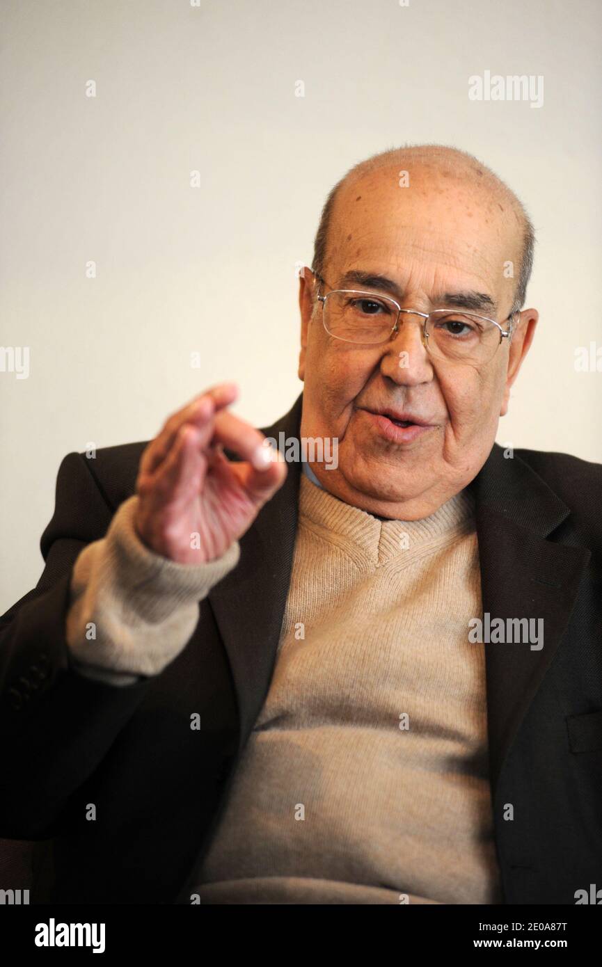 Former Algerian Prime Minister and writer Redha Malek is pictured during an interview in Alger ...