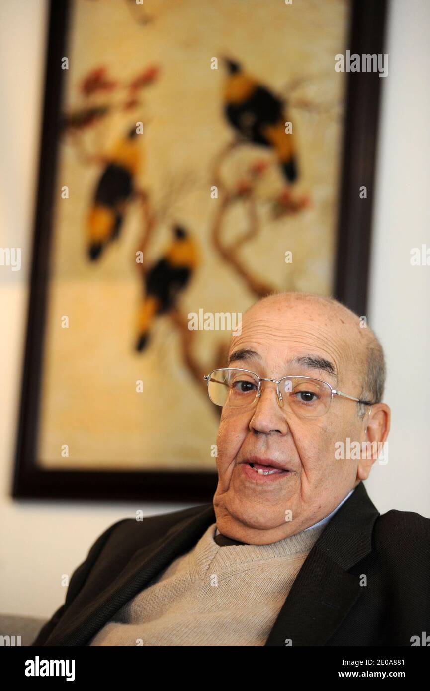 Former Algerian Prime Minister and writer Redha Malek is pictured during an interview in Alger ...