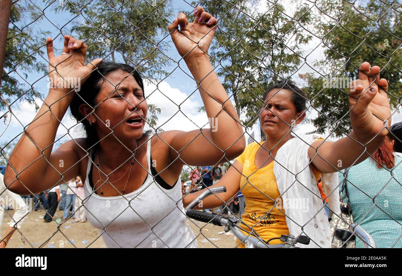 Relatives of inmates at the National Prison in Comayagua, Tegucigalpa ...