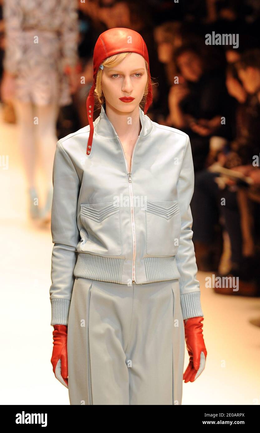 Eley kishimoto catwalk show hi-res stock photography and images - Alamy