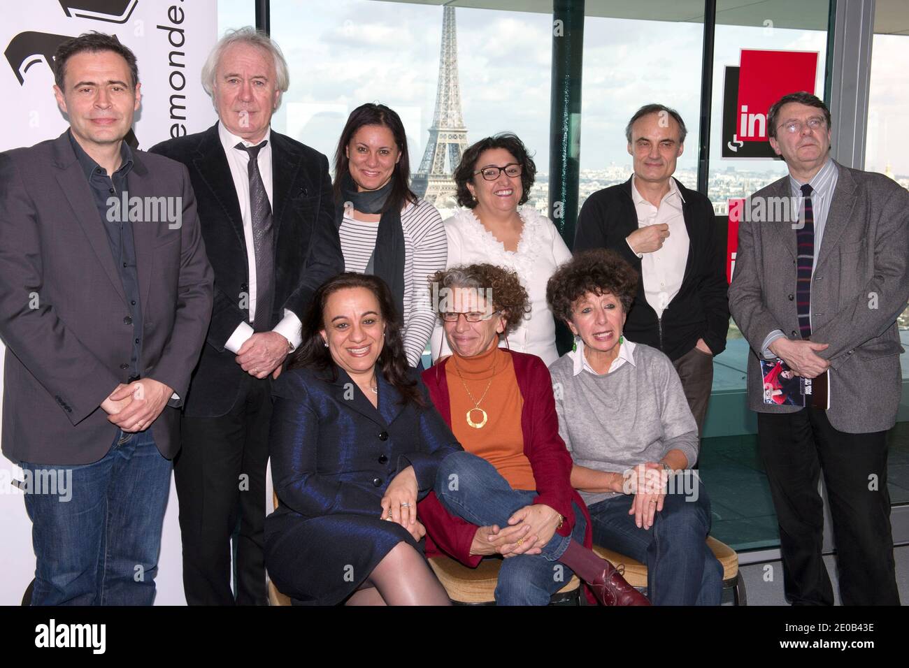 Sitting l r hi-res stock photography and images - Alamy