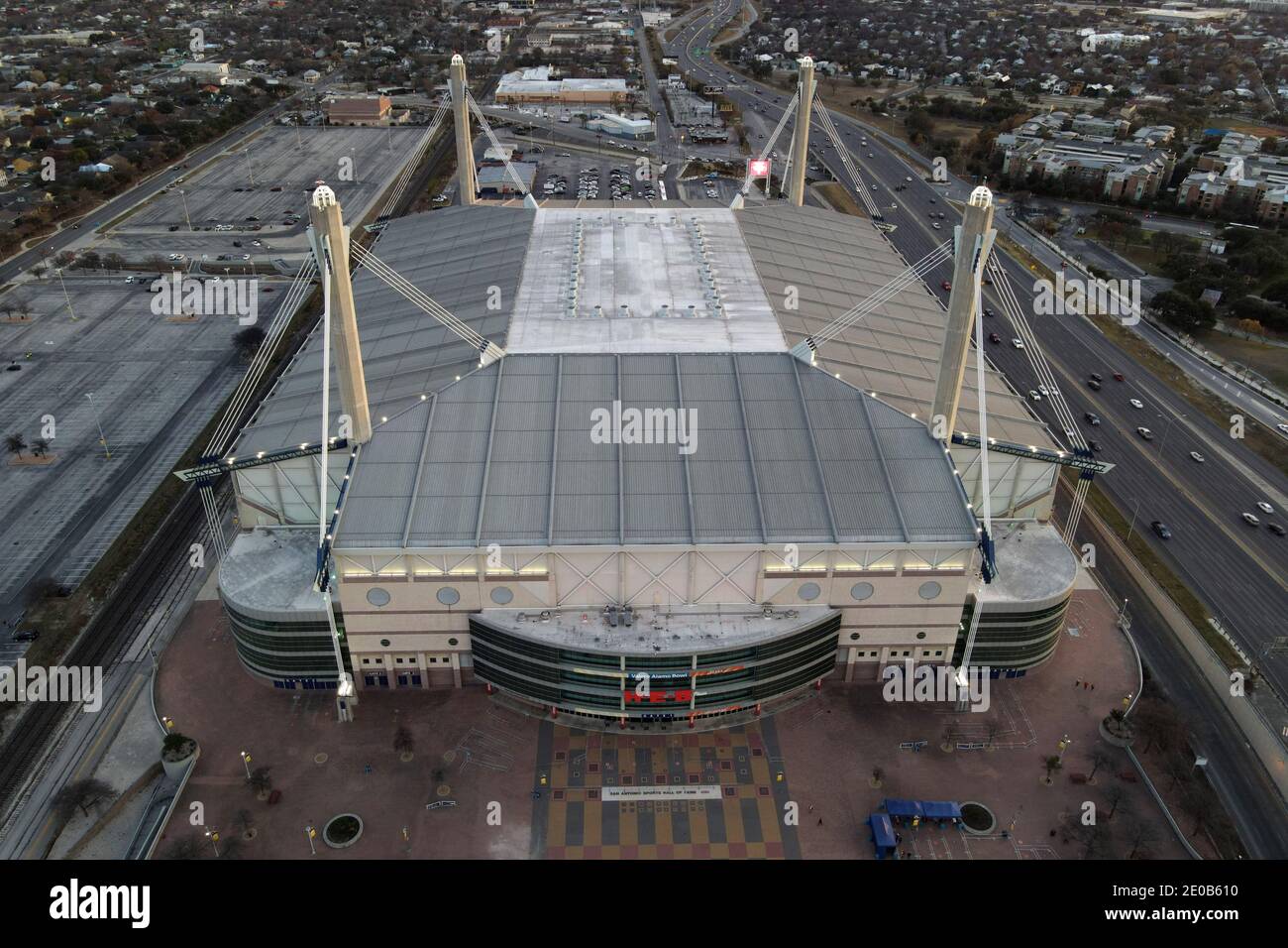 Alamo dome hi-res stock photography and images - Alamy