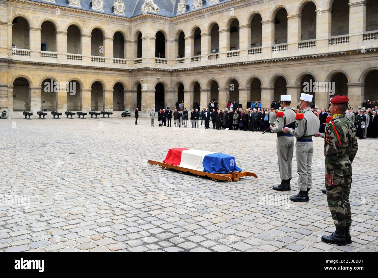 French soldiers stand in front of the coffin of late oscar-winning ...