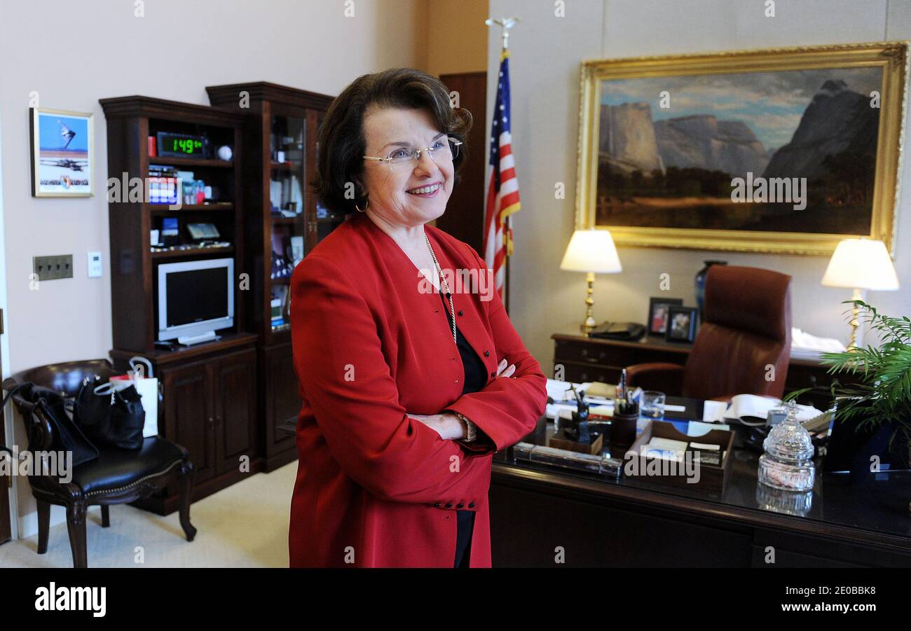 Dianne feinstein poses hi-res stock photography and images - Alamy