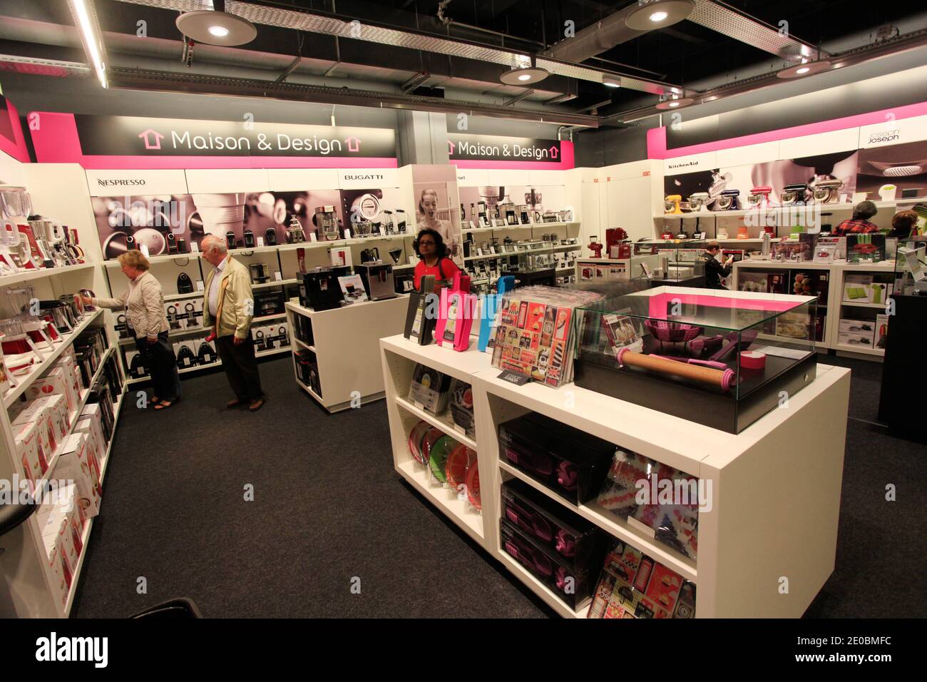 Centres commerciaux hi-res stock photography and images - Alamy