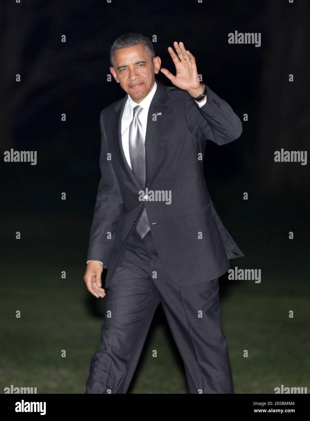 U.S. President Barack Obama waves as he walks on the South Lawn of the ...