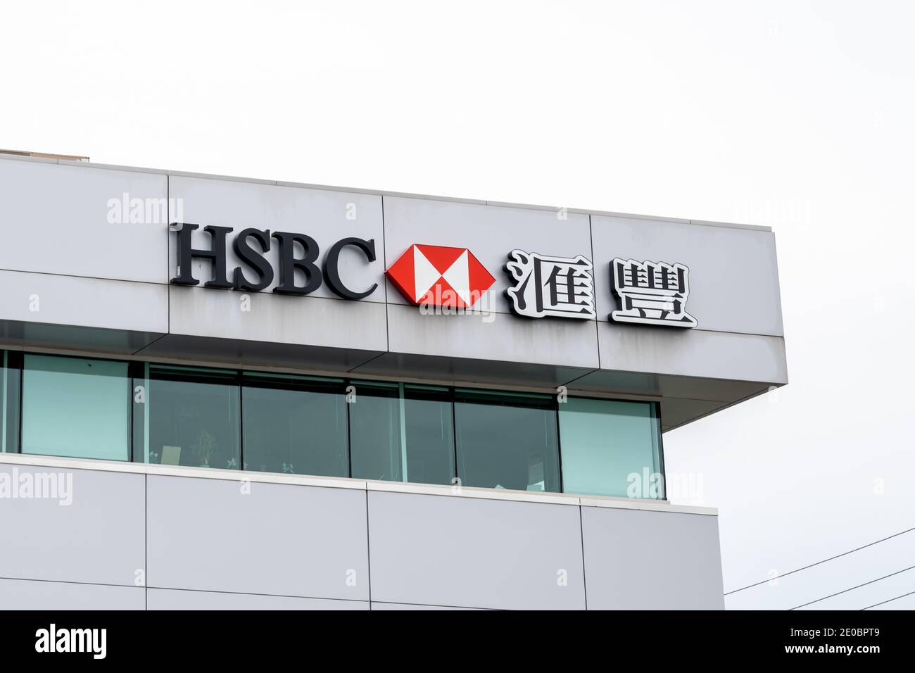 Hsbc bank office building hi-res stock photography and images - Alamy
