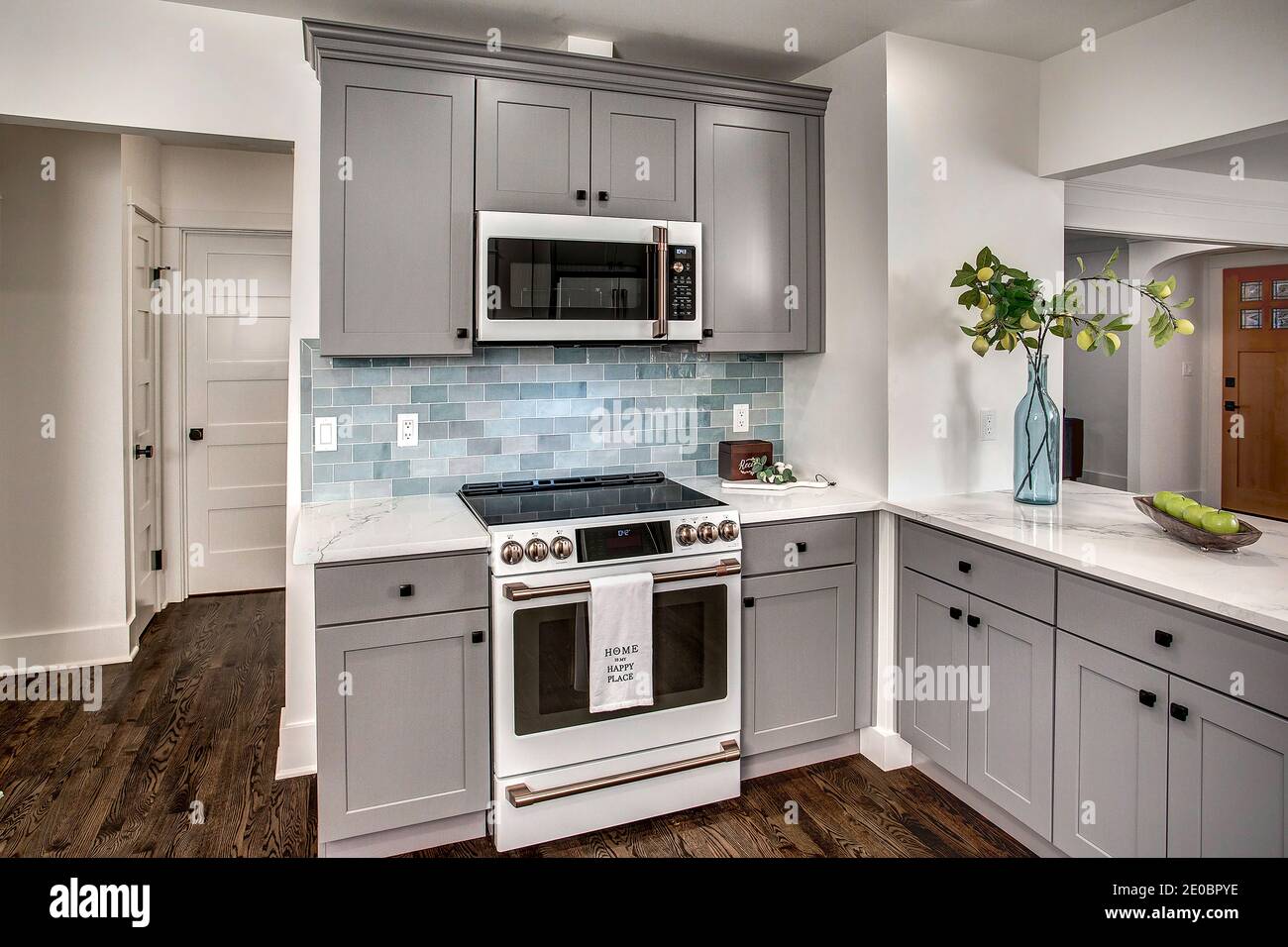 Home inside indoors kitchen hi-res stock photography and images - Alamy