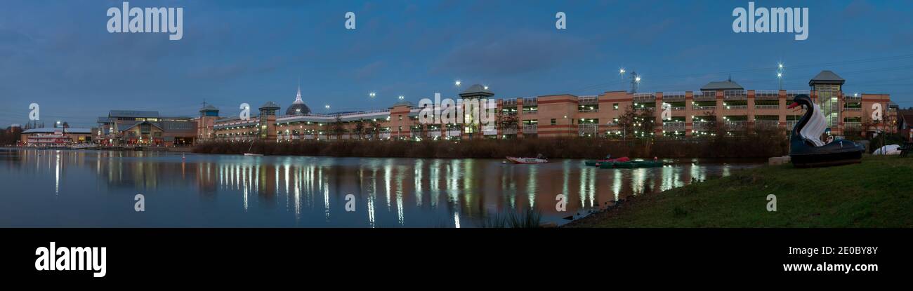 THURROCK, ESSEX, UK - DECEMBER 20, 2008: Panorama view of Lakeside ...
