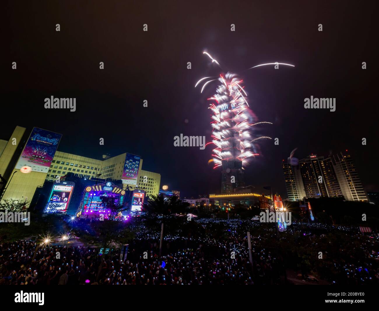 Taipei 101 fireworks hi-res stock photography and images - Alamy