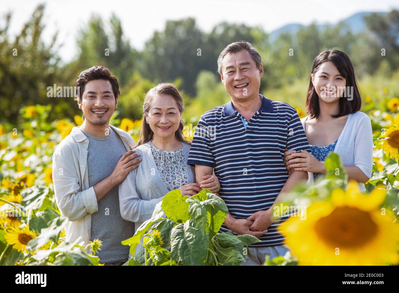 Happy family by the sea hi-res stock photography and images - Alamy