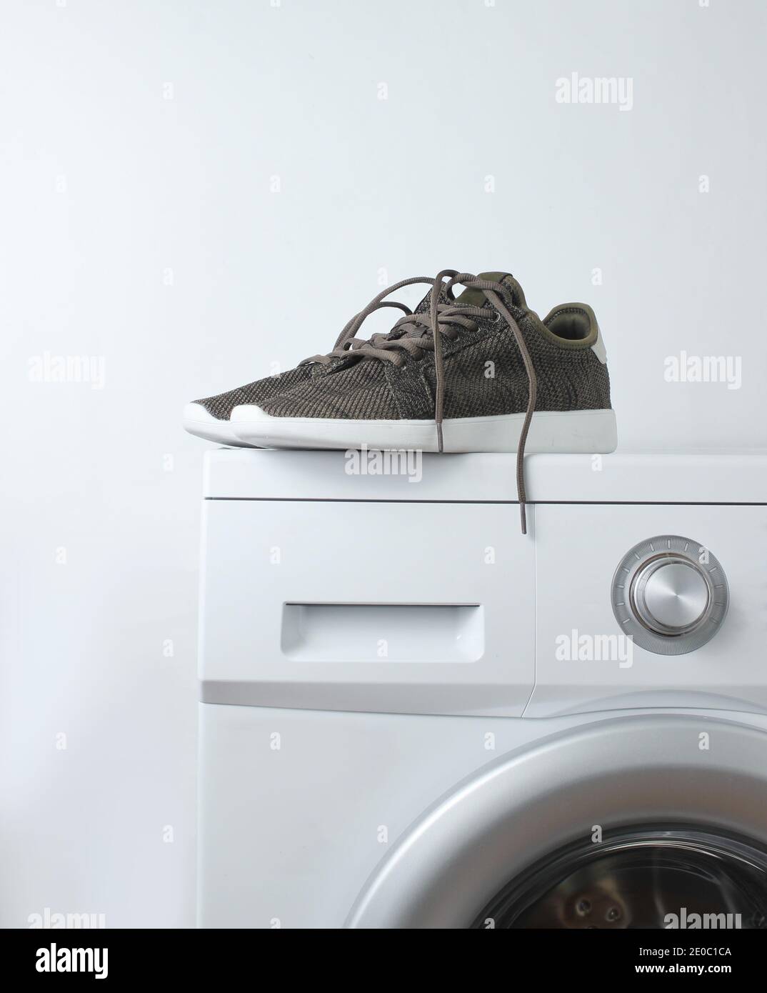 Sneakers washing machine hi-res stock photography and images - Alamy