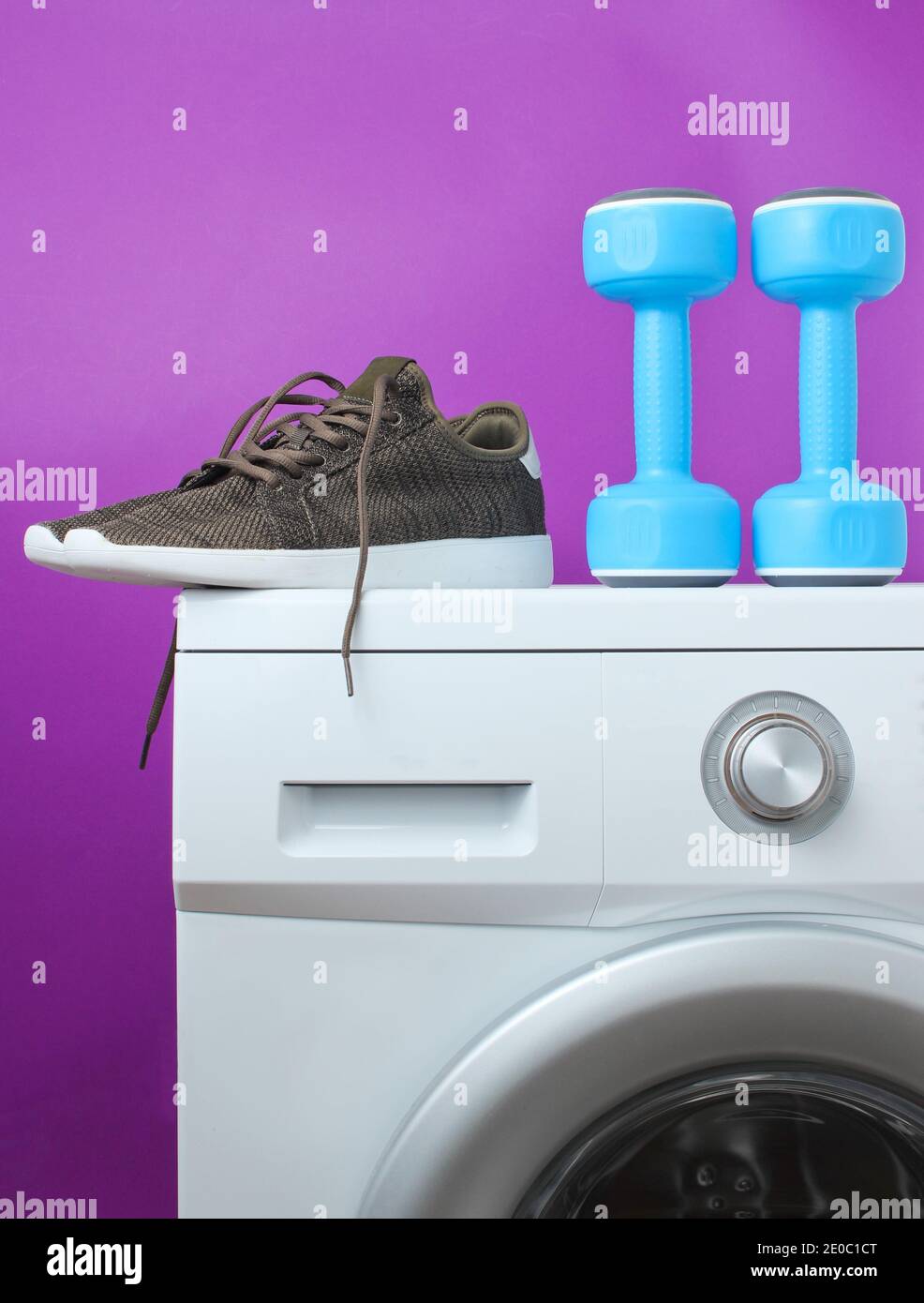 Sneakers washing machine hi-res stock photography and images - Alamy