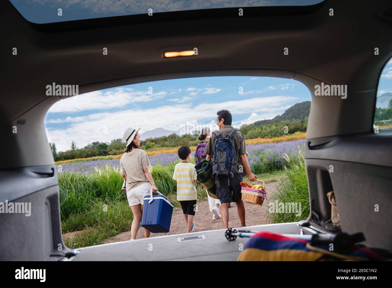 Happy family drive to the suburb for a picnic Stock Photo - Alamy