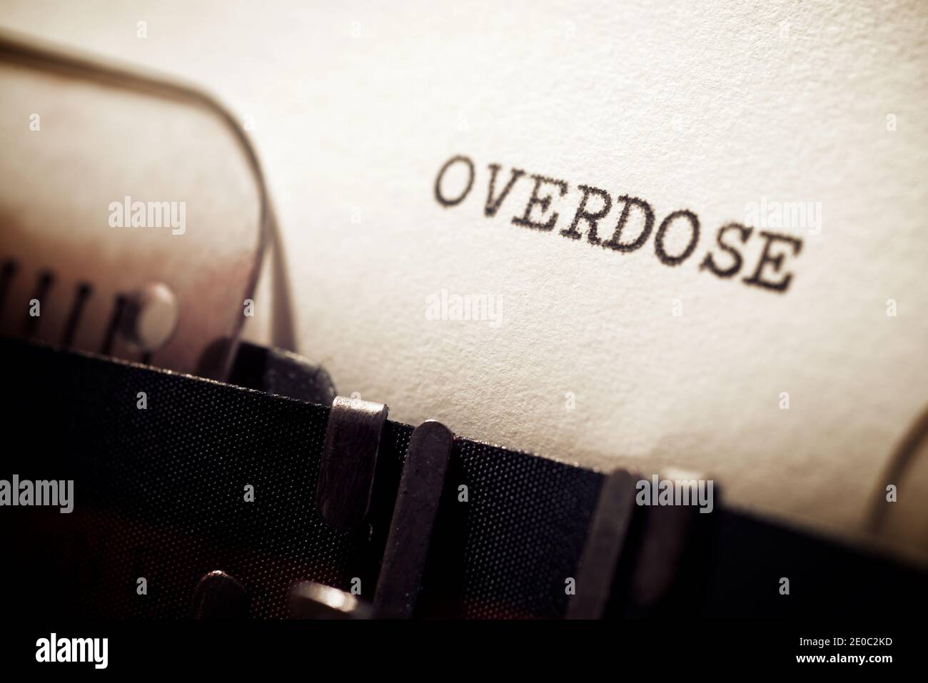 Overdose word written with a typewriter Stock Photo - Alamy