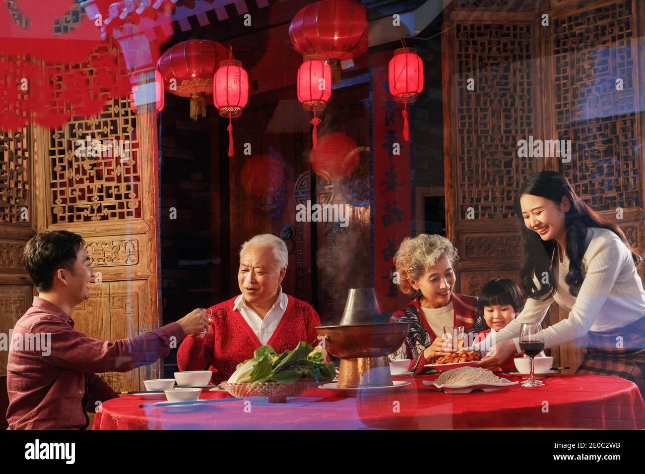 Families reunion hi-res stock photography and images - Alamy