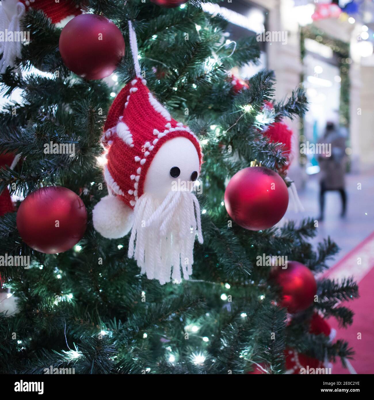 Moscow, Russia -30 December 2020, New Year installations of GUM State ...