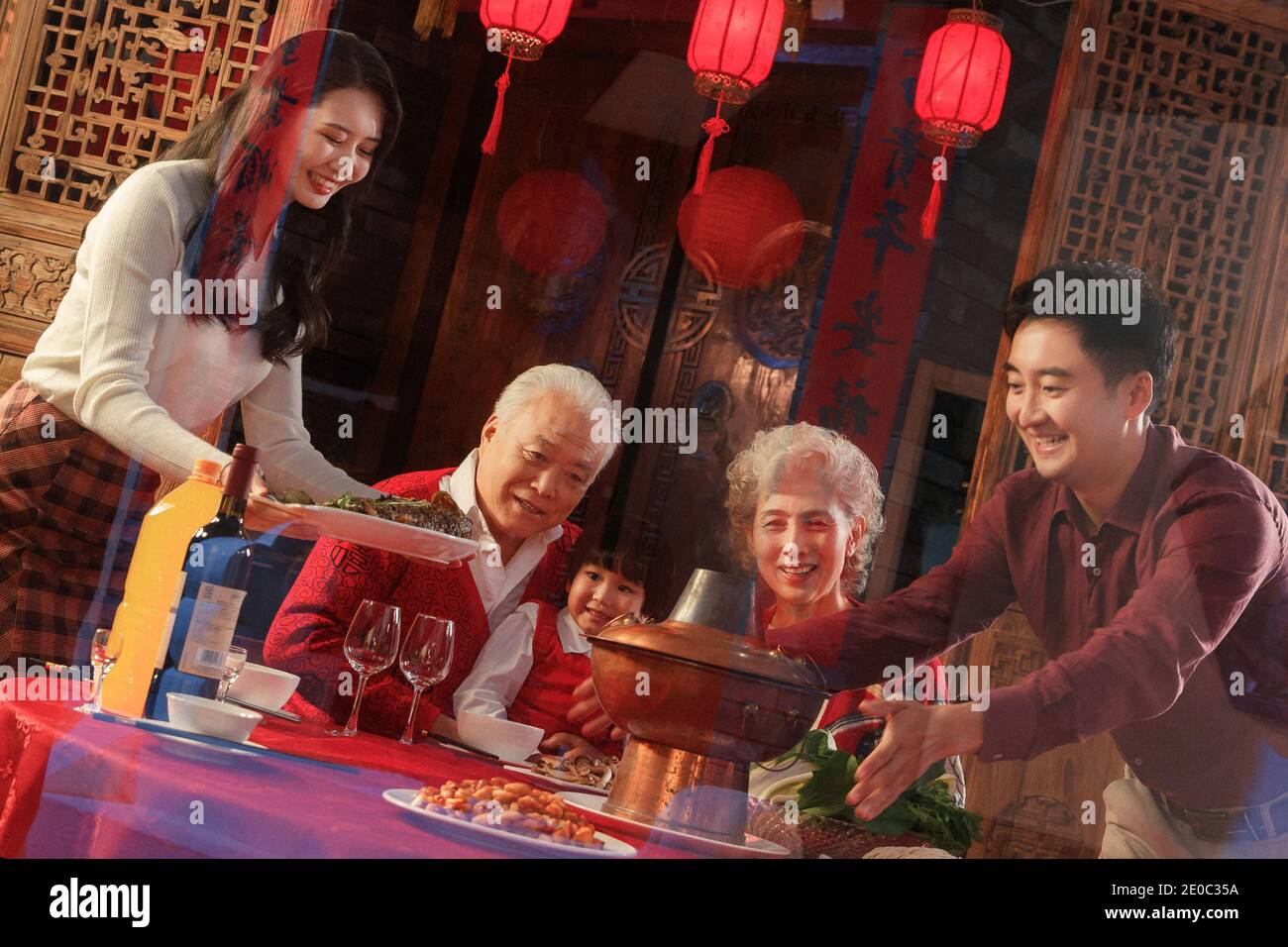 Happy Chinese New Year reunion dinner Oriental families Stock Photo - Alamy