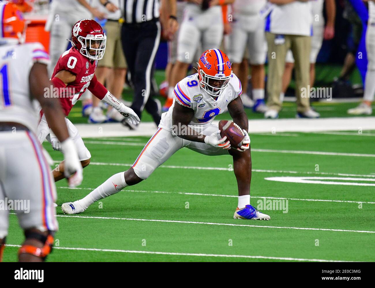 Florida Gators tight end Keon Zipperer (9) catches a pass for a first ...