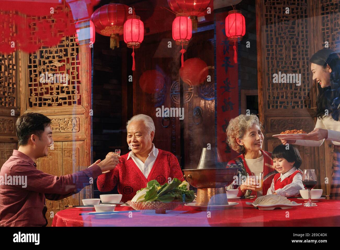 Happy Chinese New Year reunion dinner Oriental families Stock Photo - Alamy