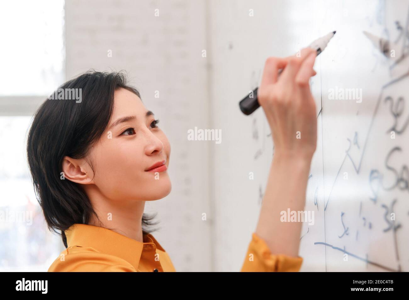 Business lady in the office to write on the whiteboard Stock Photo - Alamy