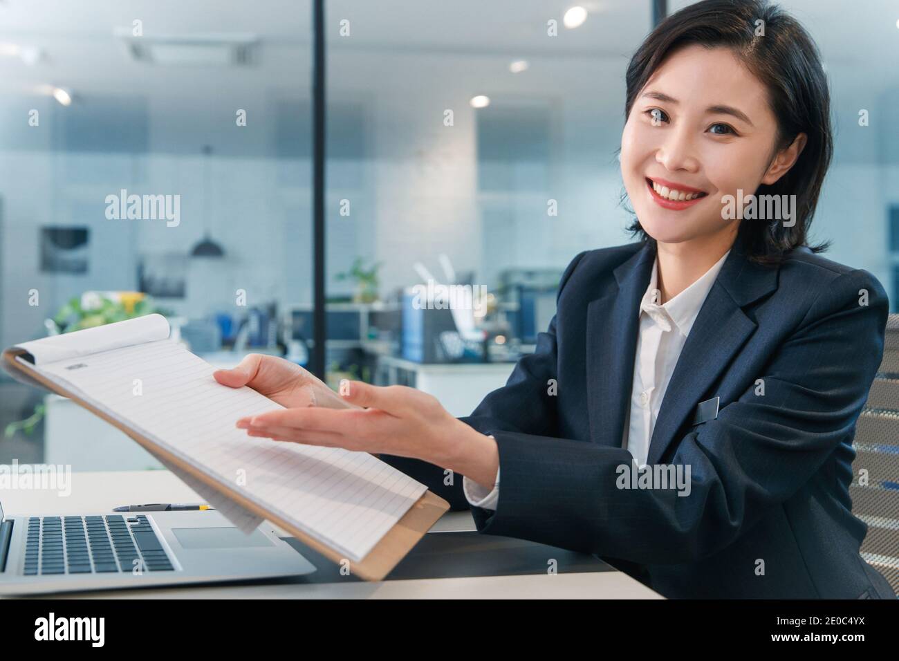 Female worker selling service hi-res stock photography and images - Alamy