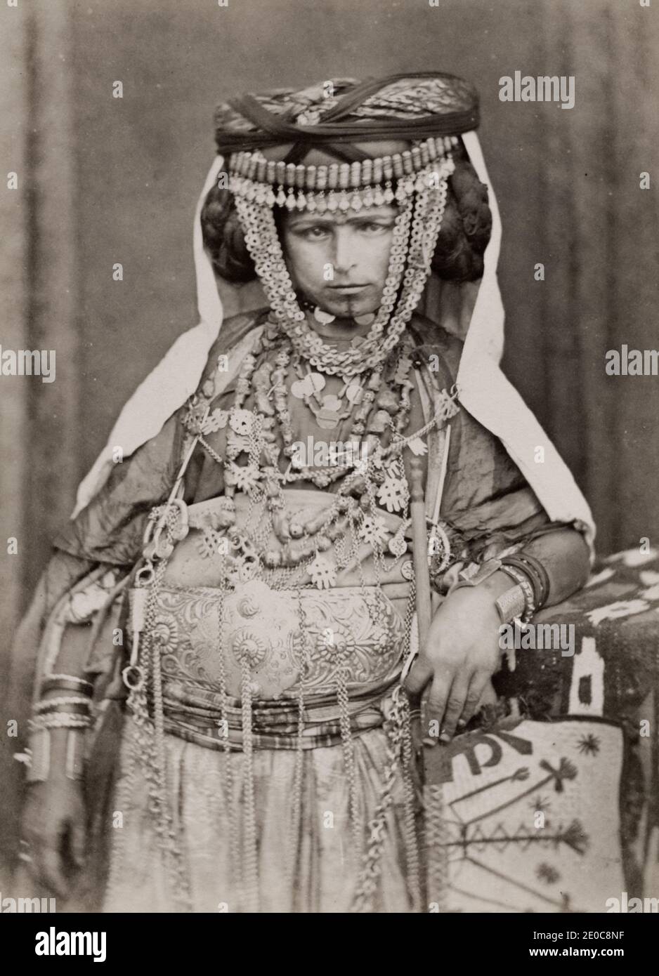 Ouled nail woman algeria hi-res stock photography and images - Alamy
