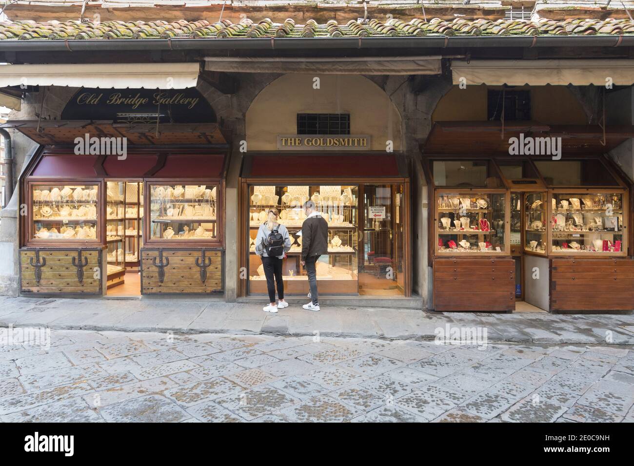 Gold shops at ponte vecchio, Florence, Italy Stock Photo - Alamy