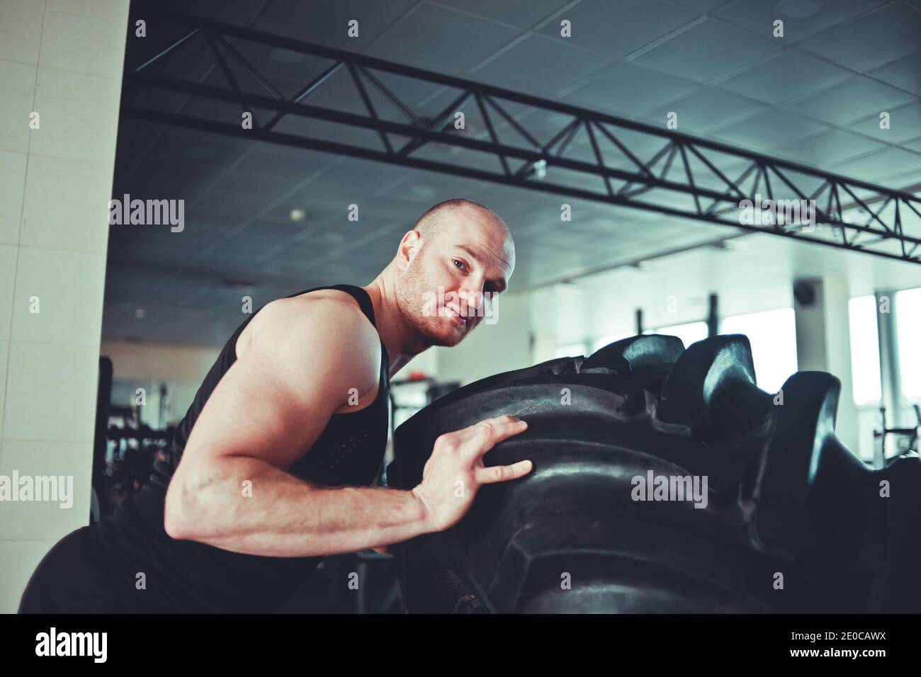 Sport man lifting big tire hi-res stock photography and images - Alamy