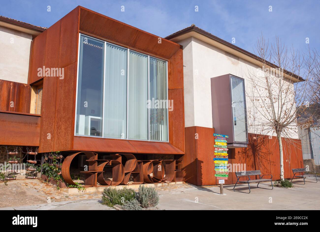 Geopark visitors reception center hi-res stock photography and images ...