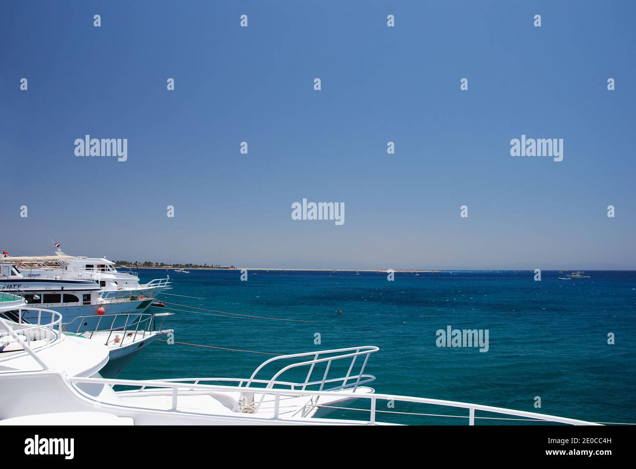 Hot sun on white boats hi-res stock photography and images - Alamy