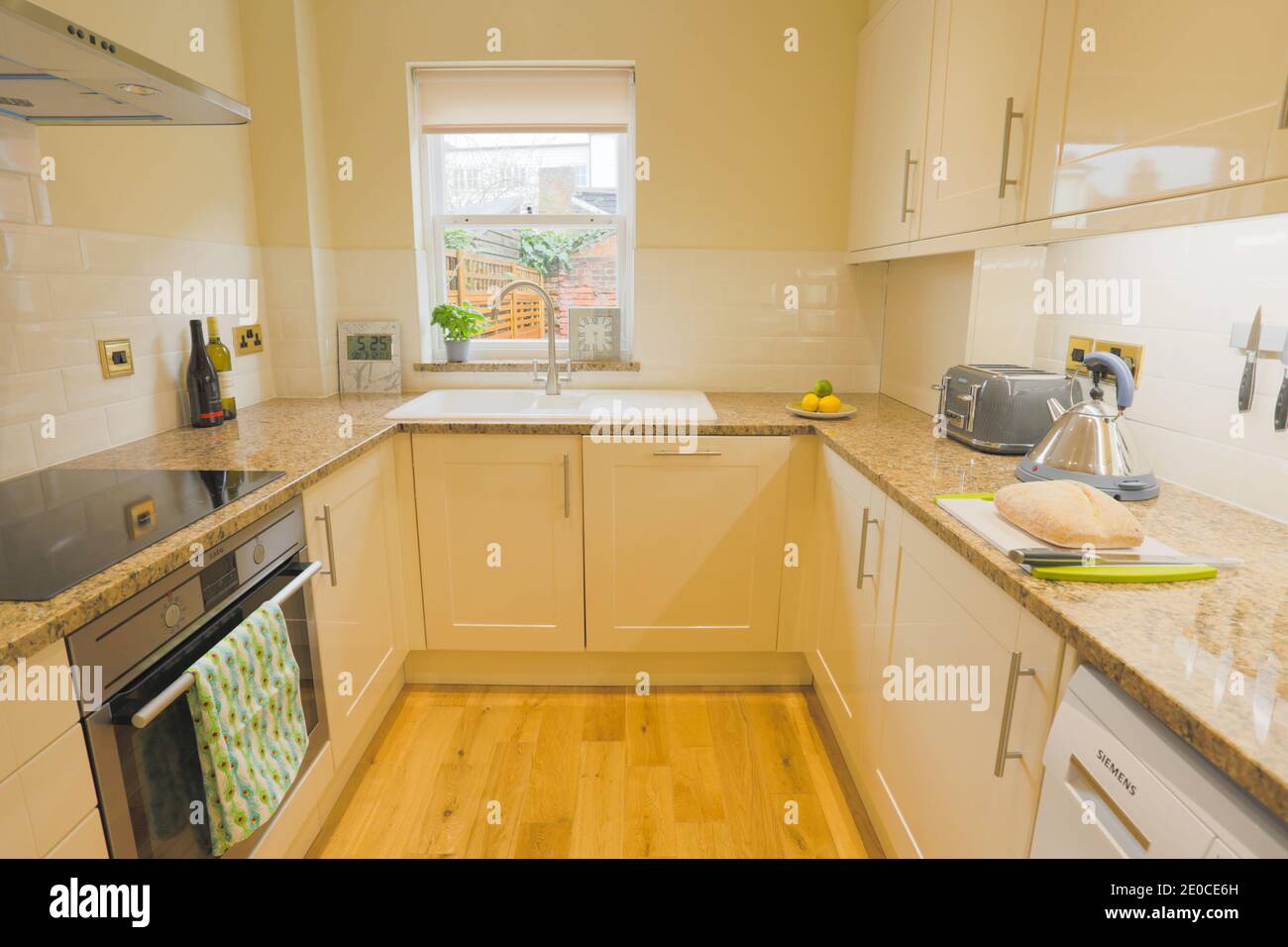 Traditional English Cottage Stock Photo - Alamy