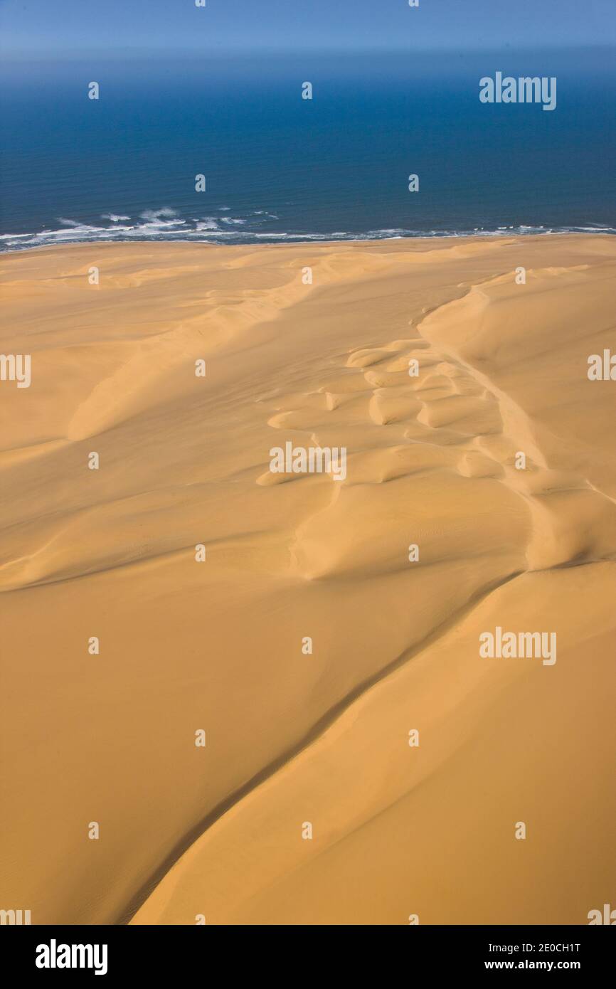 Dunas Oceano Atlantico Swakopmund Desierto Namib Namibia Africa Stock ...