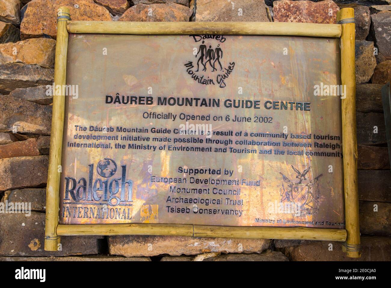 Pinturas rupestres en las Montañas Branberg, Desierto del Namib ...