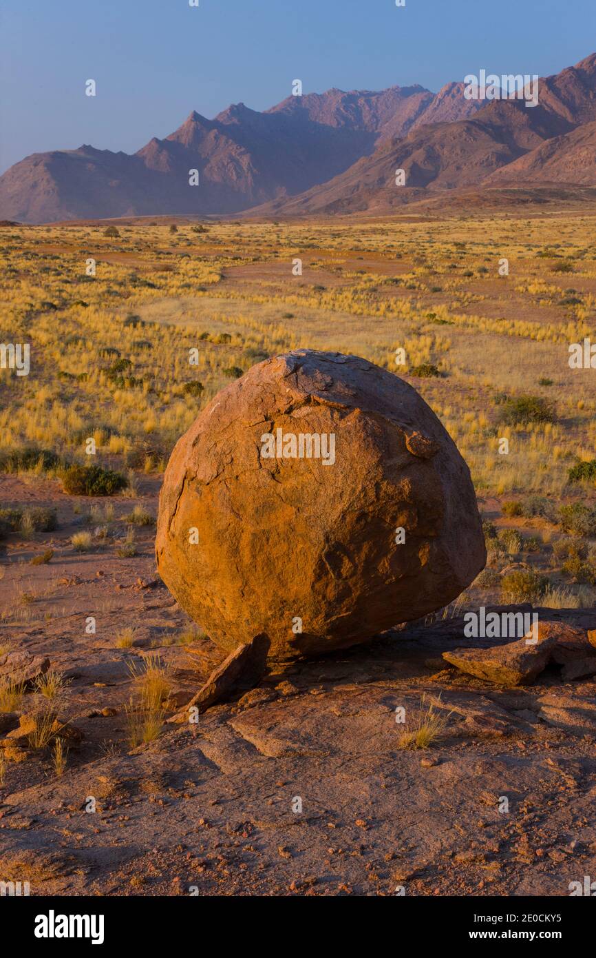 Montañas Branberg, Desierto del Namib, Namibia, Africa Stock Photo - Alamy