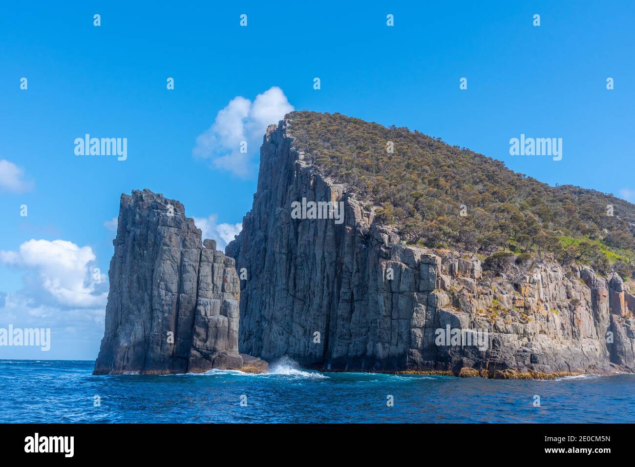 Cathedral rock at Tasman national park in Tasmania, Australia Stock ...