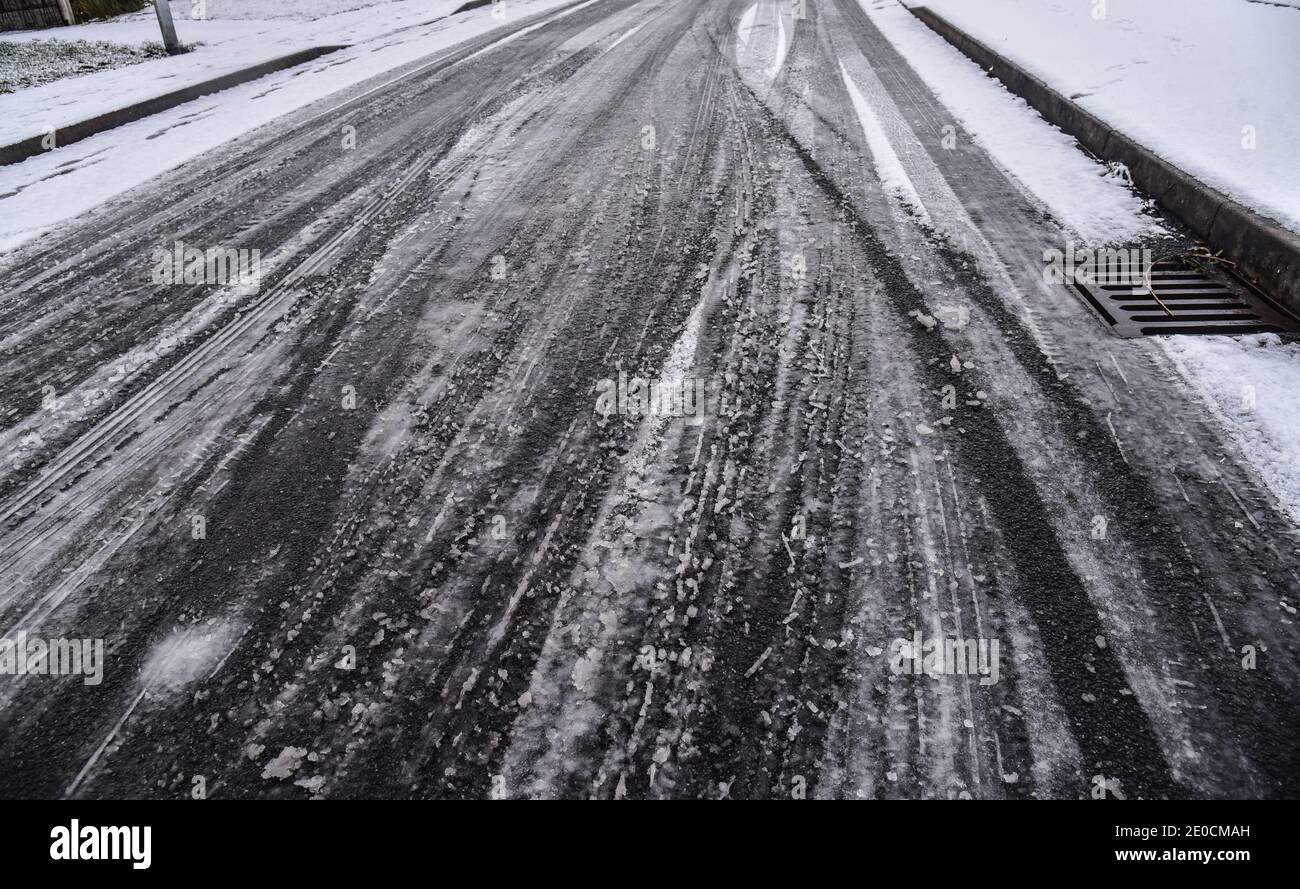 Tyre tracks in the slushy snow on a minor road Stock Photo - Alamy