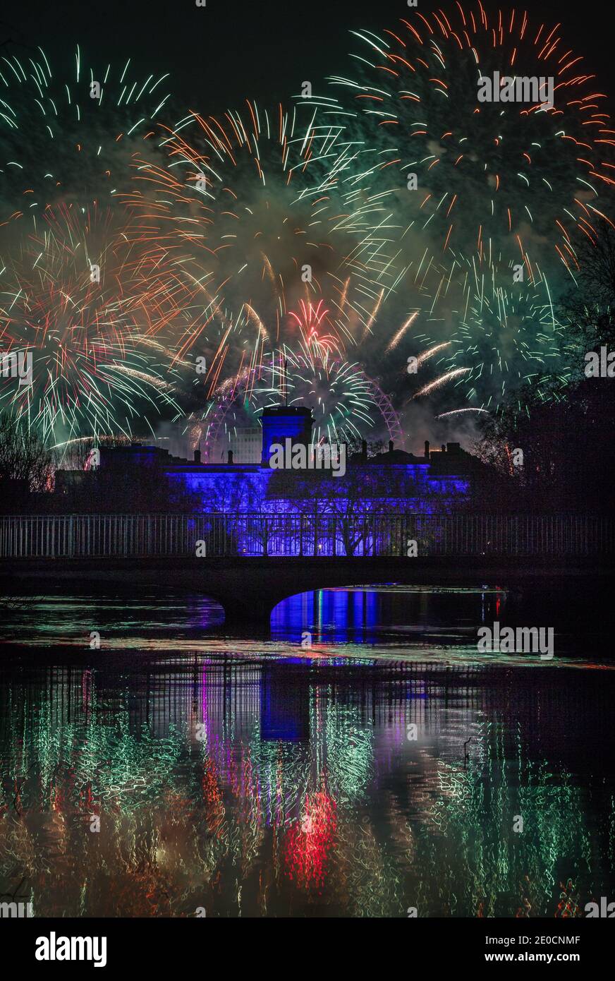 Annual london eye fireworks hi-res stock photography and images - Alamy