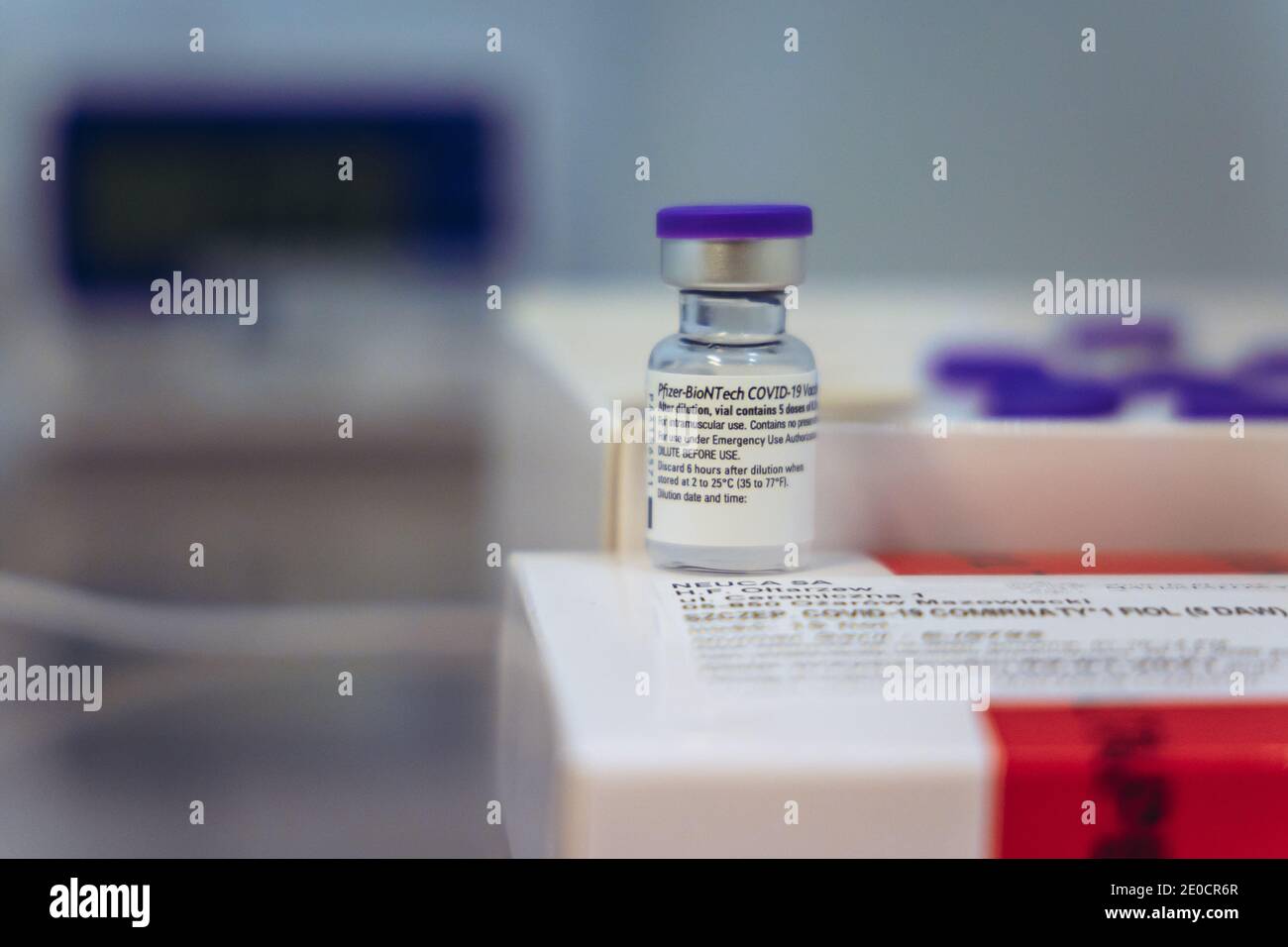 Pfizer vial fridge hi-res stock photography and images - Alamy