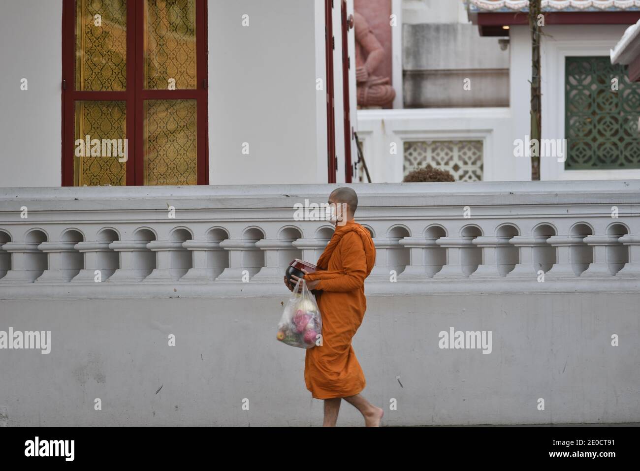 Bangkok, Thailand. 31st Dec, 2020. Bangkok : Monks leaving the temple ...