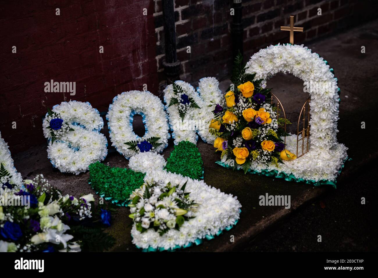 Funeral flower collections hi-res stock photography and images - Alamy