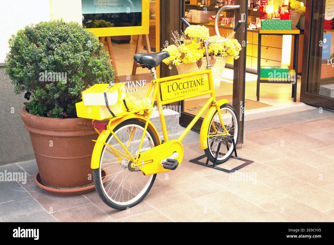 L'Occitane Yellow Cycle Stock Photo - Alamy
