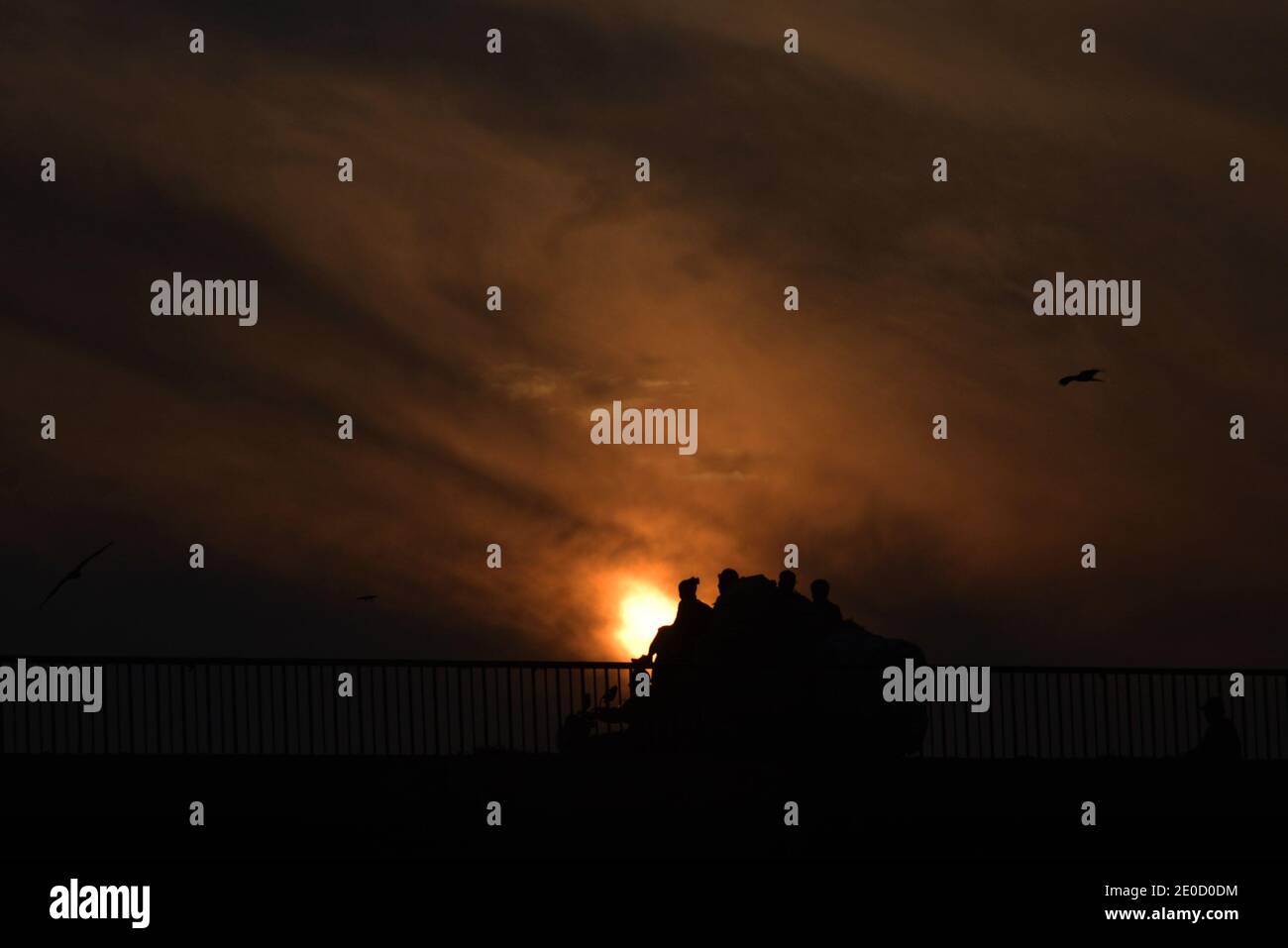 Pakistani people busy in their routine work during last sunset of the ...