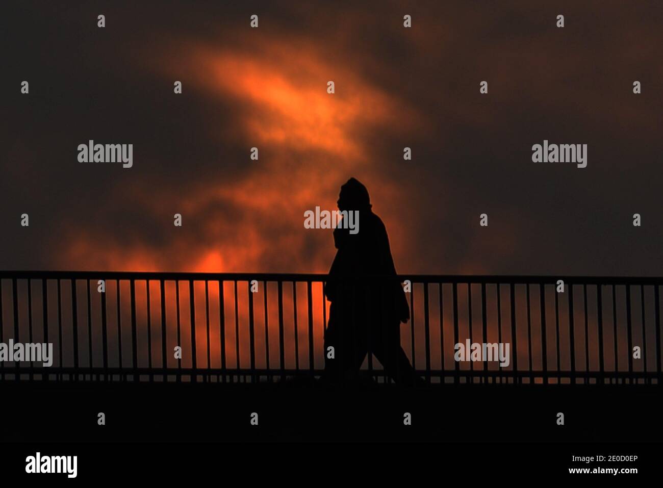 Pakistani people busy in their routine work during last sunset of the ...