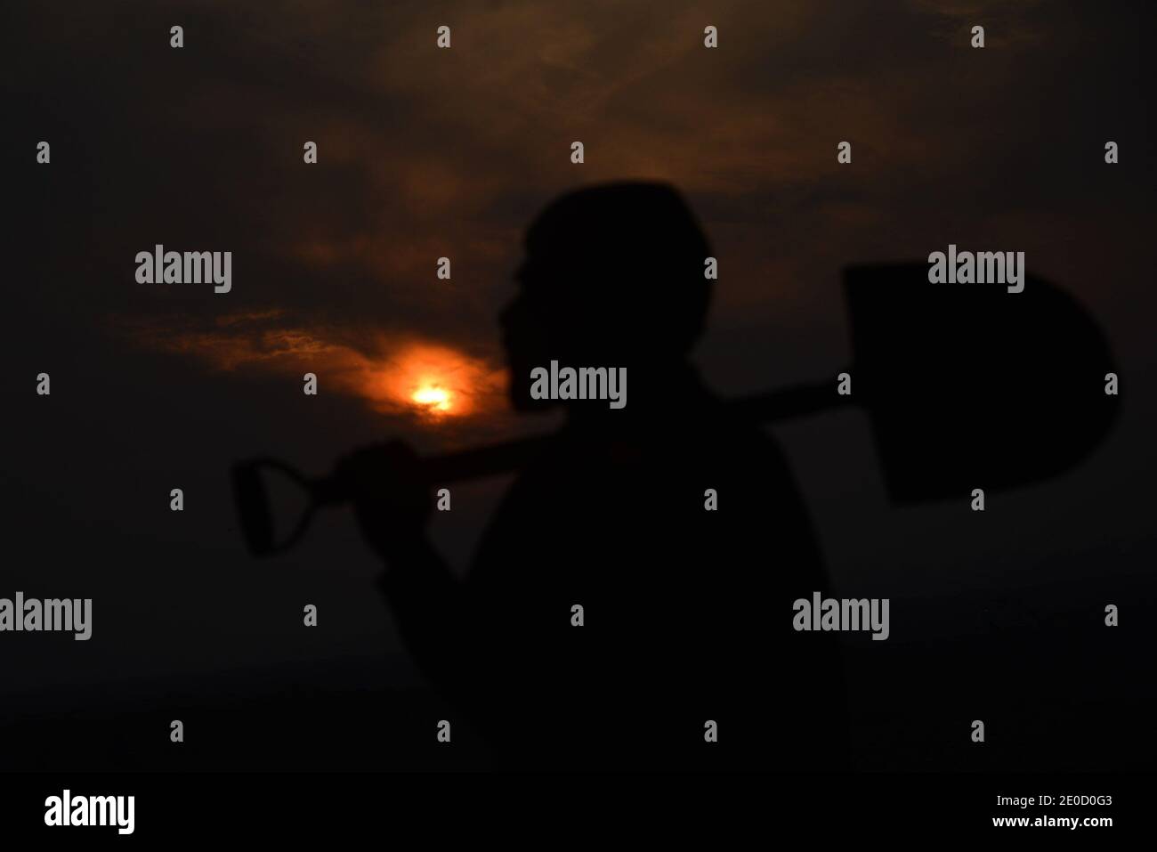 Pakistani people busy in their routine work during last sunset of the ...